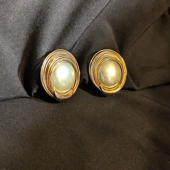 Jewelry | Vintage Mcm Style Green Faux Mabe Pearls Surrounded By Gold ...